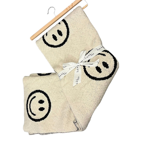 Nicole Miller | Bedding | New Nicole Miller Smiley Face Throw Blanket 0 ...